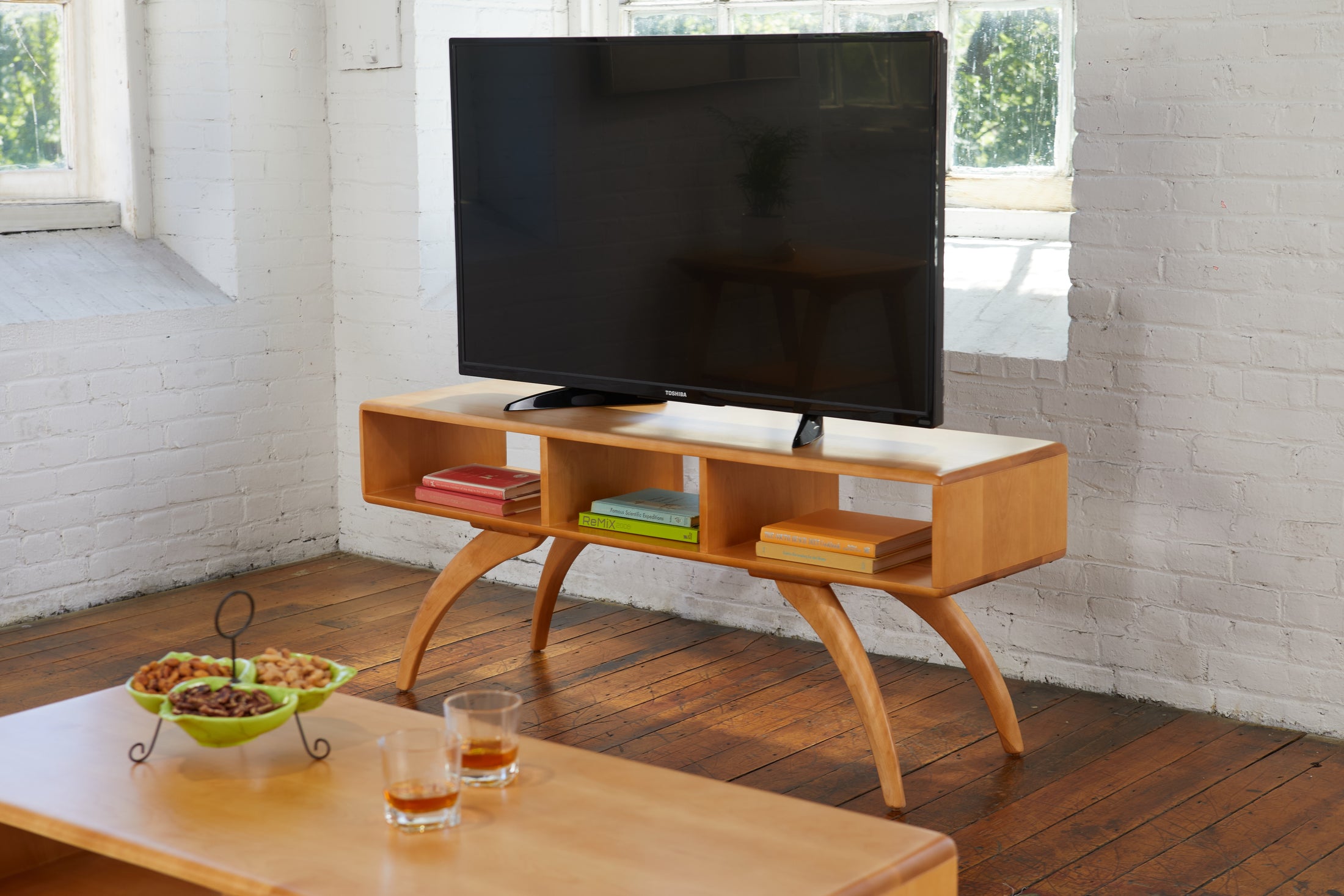 M 2411 Cosmo TV stand – Heywood-Wakefield